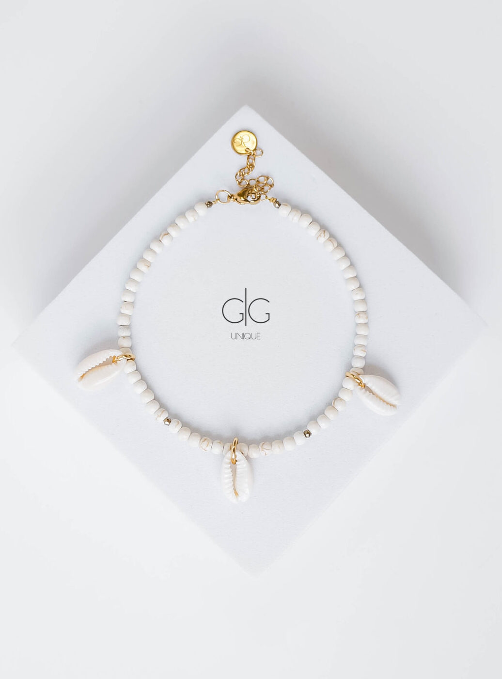 White anklet with seashells | GG UNIQUE