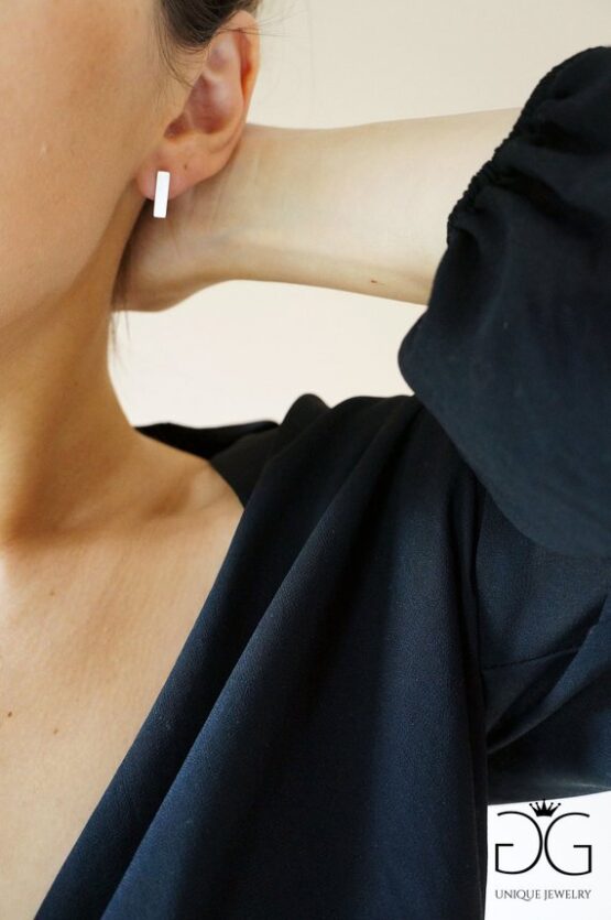 How to Choose Minimal Earring Styles for Your Face Shape